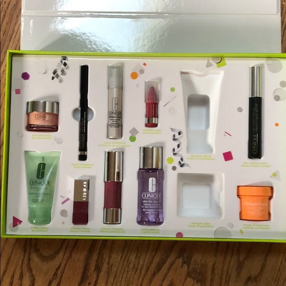 Clinique | Makeup | Clinique Gift Box | Poshmark